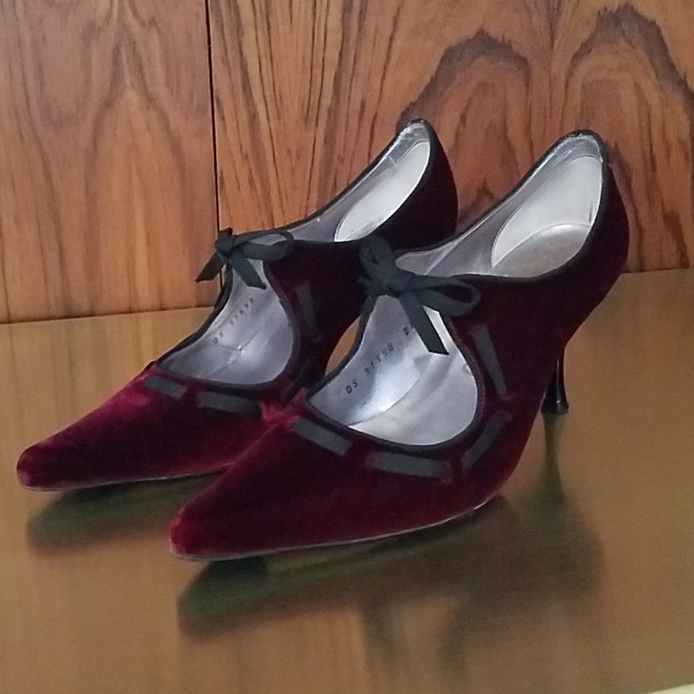 Salvatore Ferragamo Burgundy Velvet Pumps - Gem